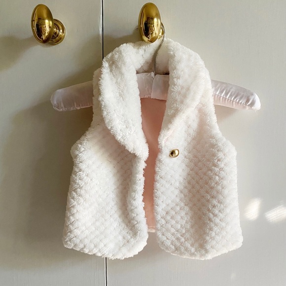 Tahari | Jackets & Coats | Tahari Baby Dreamy White Faux Fur Vest | Poshmark